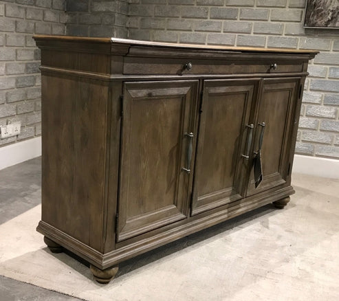 D776-60 - DINING SERVER - MUM – DashSquareOutlet